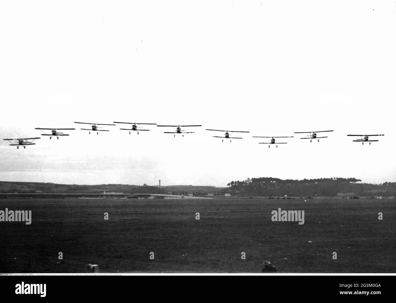 Flight maneuver Black and White Stock Photos & Images - Alamy