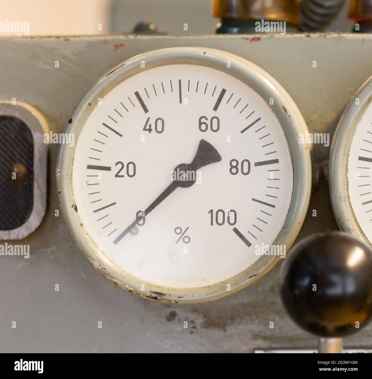 Old gauge showing a percentage Stock Photo - Alamy