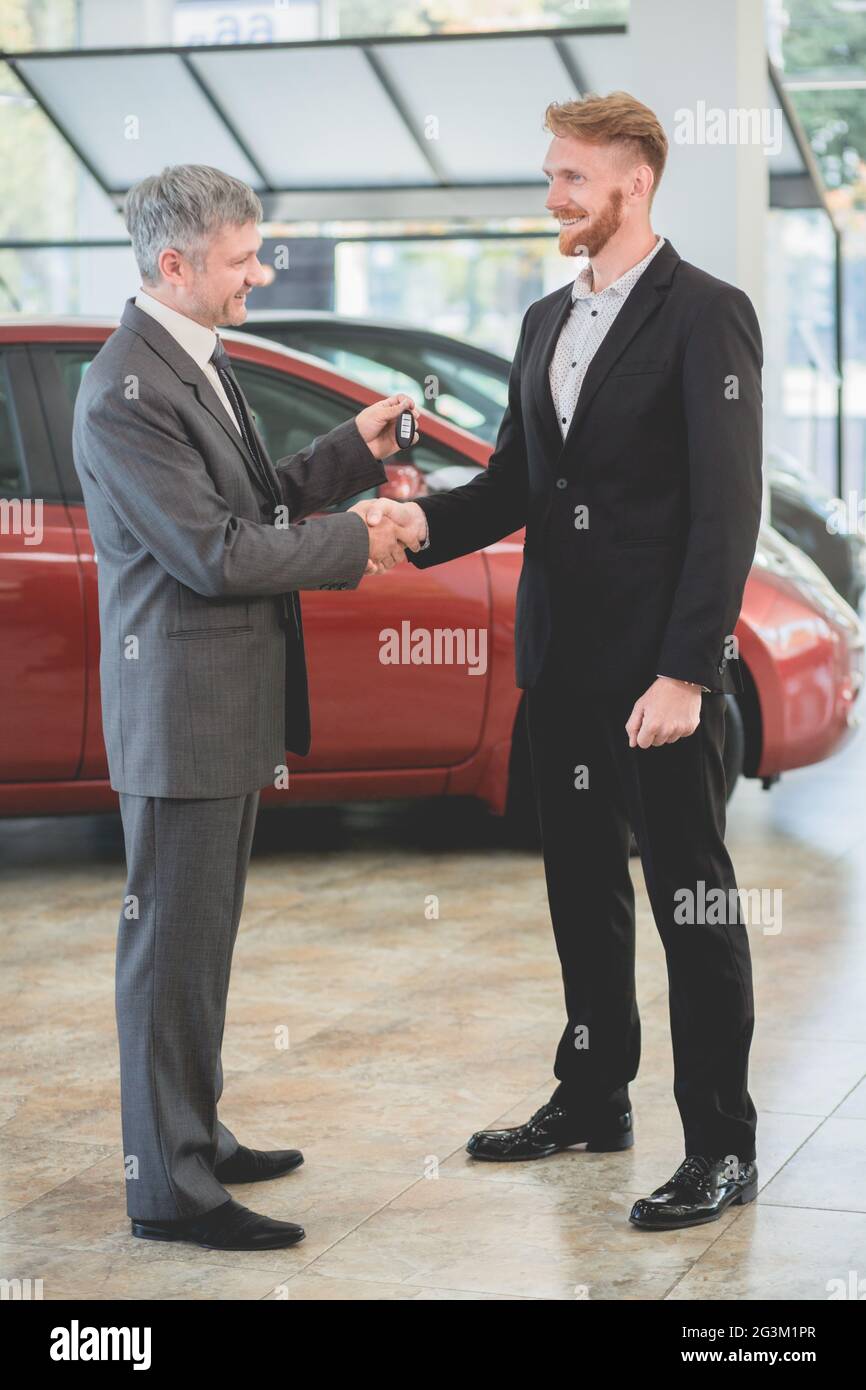 Hands passing car key hi-res stock photography and images - Alamy