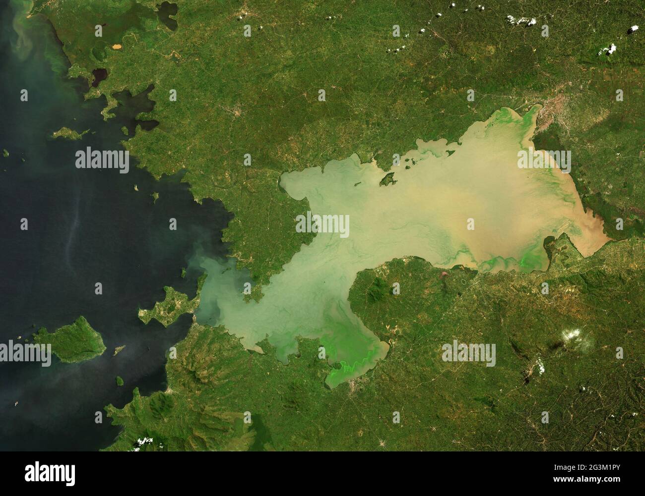 NASA satellite image of very high water level in Winam Gulf, Lake ...