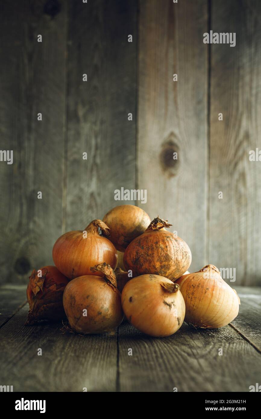 Table of onions hi-res stock photography and images - Alamy