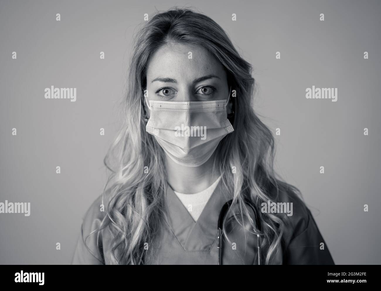 Female medical professionals hi-res stock photography and images - Alamy