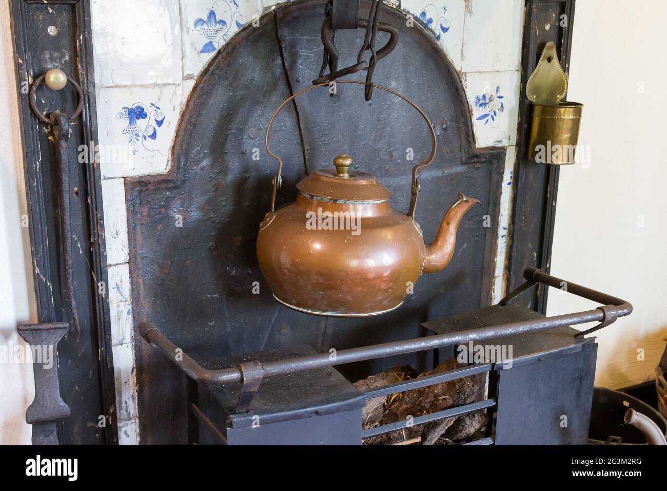 Simple teapot in kitchen Stock Photo - Alamy
