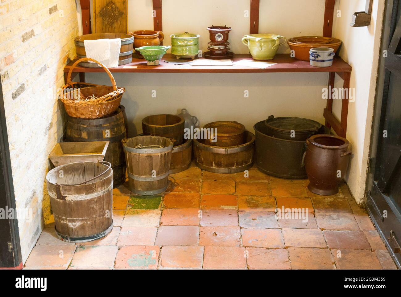 Isolated wooden well bucket hi-res stock photography and images - Alamy