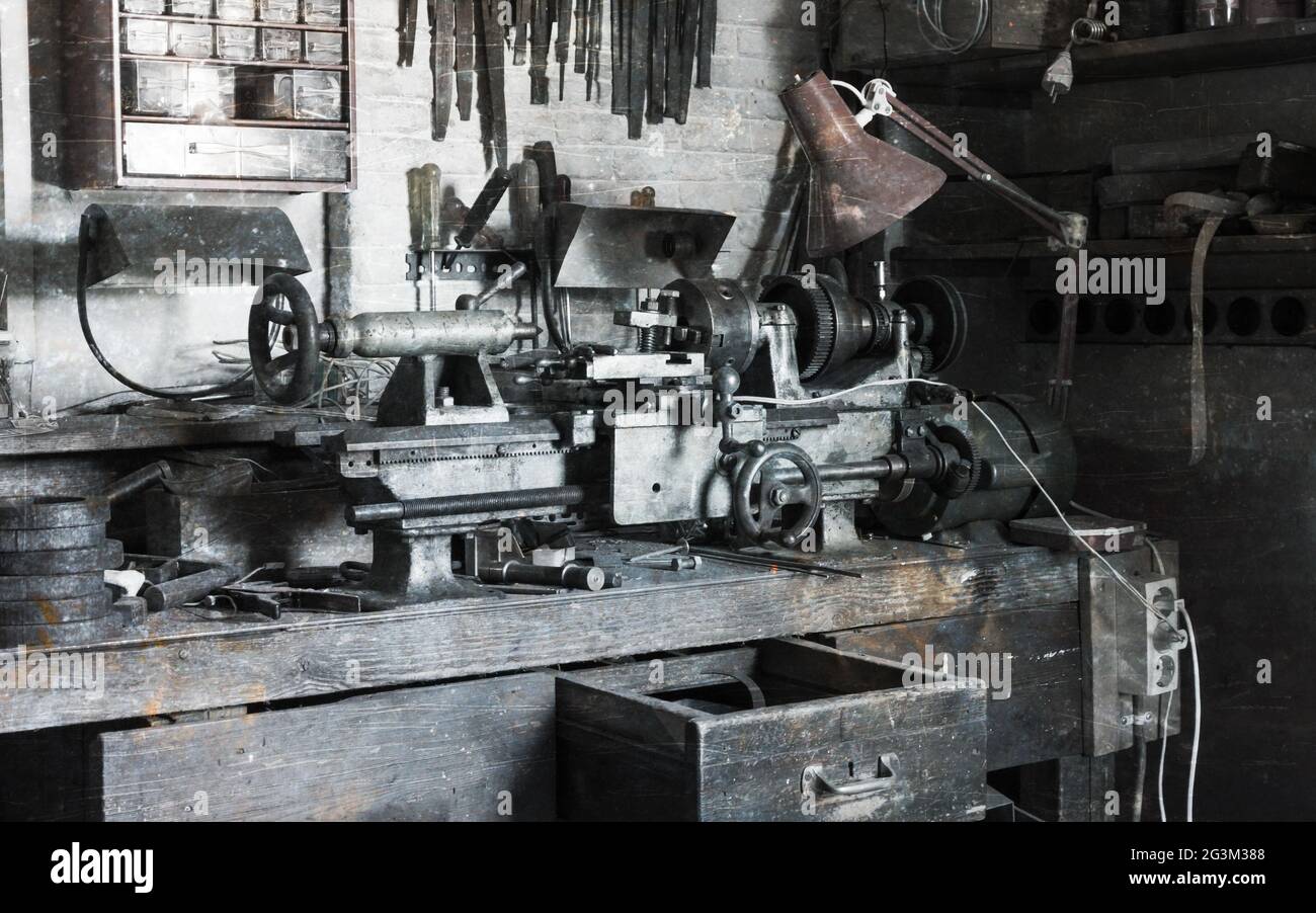 Vintage lathe machine Stock Photo - Alamy