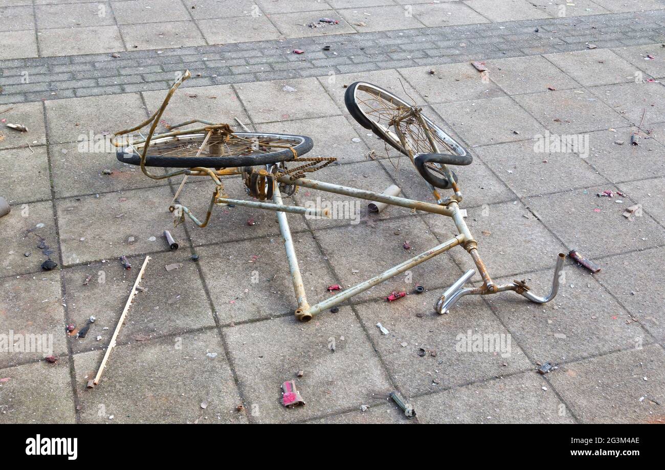 Broken bicycle in the dutch streets Stock Photo - Alamy