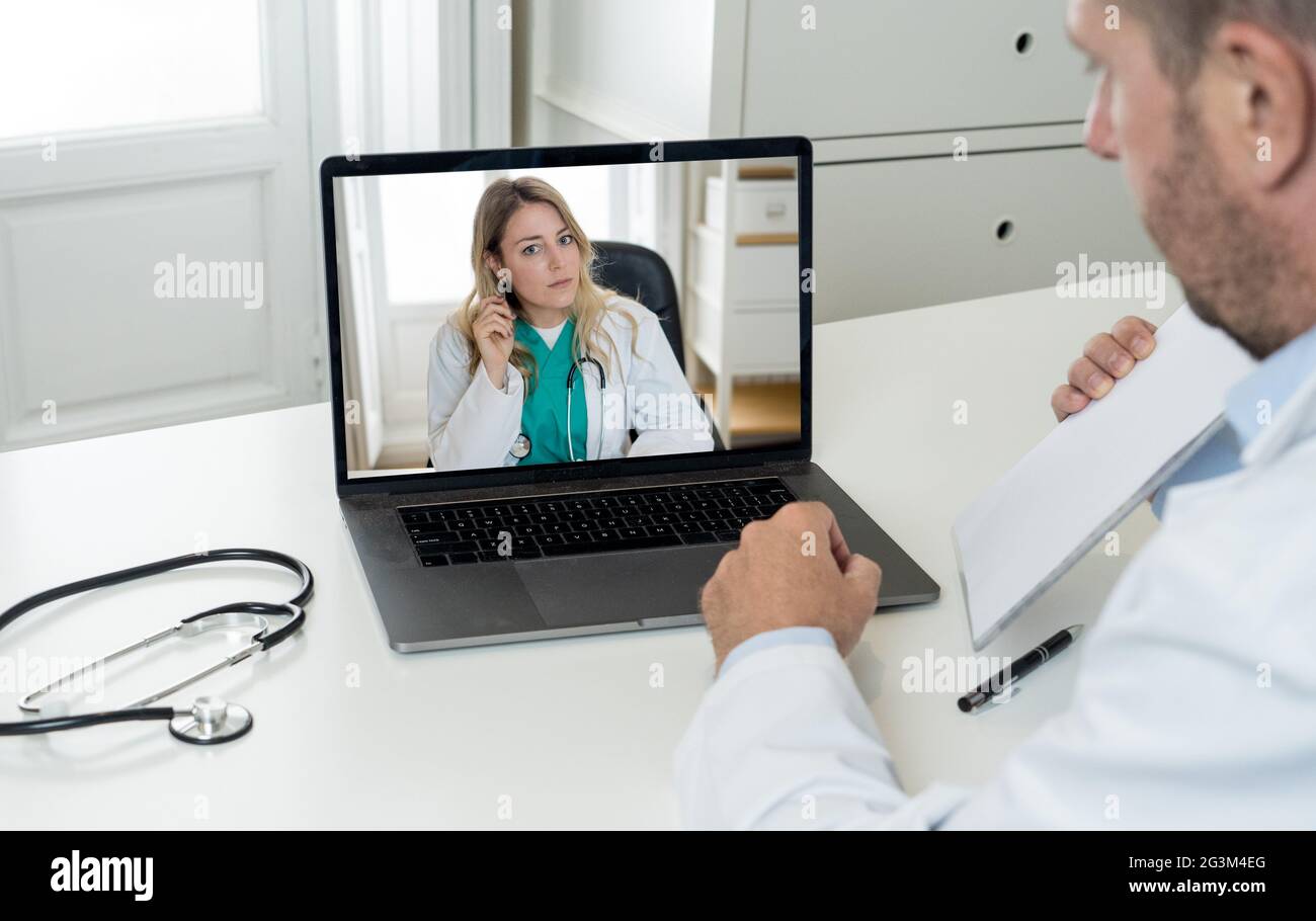 Virtual medical consultation doctor hi-res stock photography and images ...