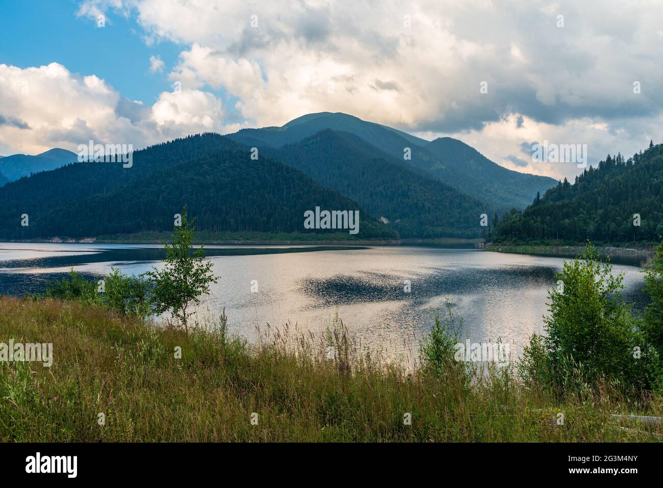 Gura Apelor lake on Raul Mare river with hills of Godeanu and Cernei ...