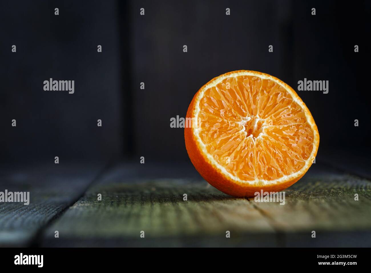 Ripe juicy mandarin hi-res stock photography and images - Alamy
