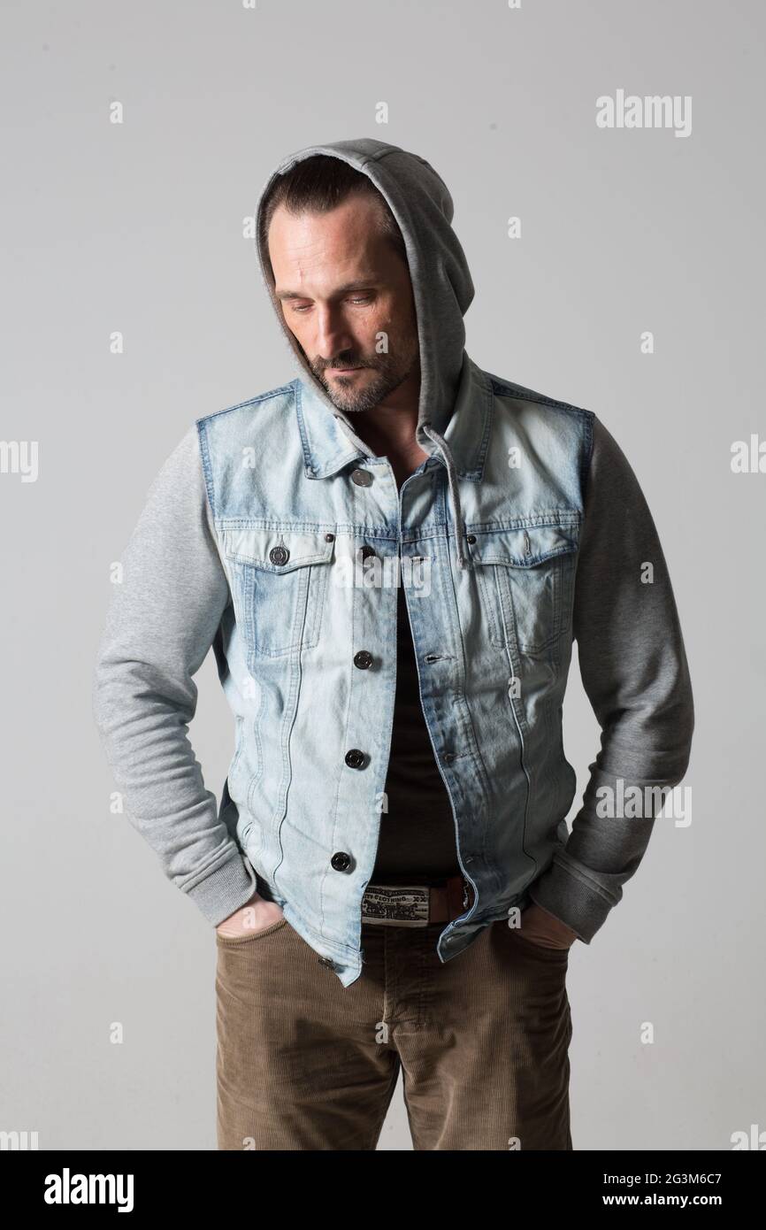 Unsmiling expression hi-res stock photography and images - Alamy