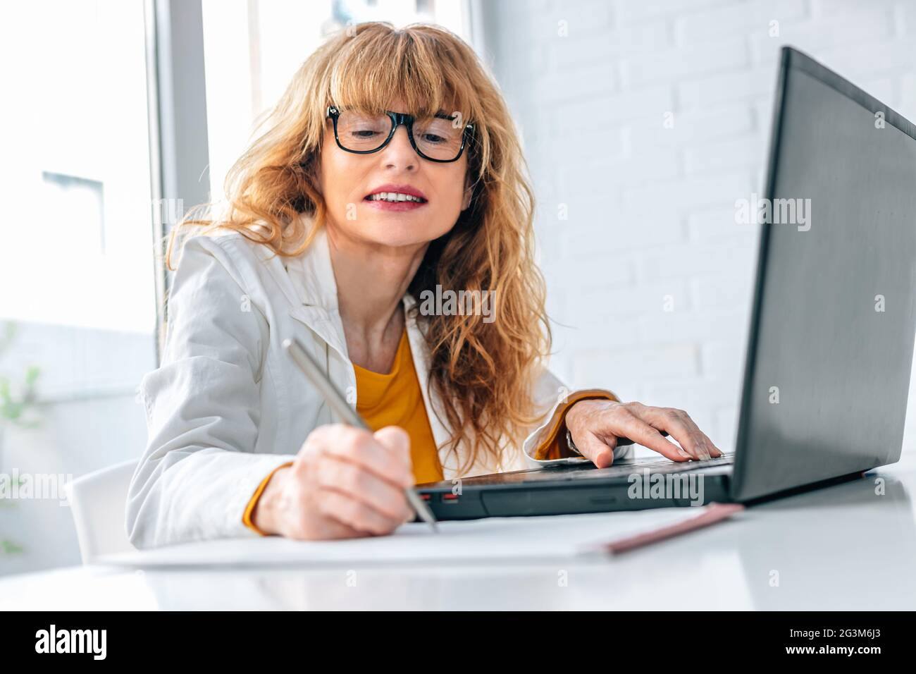 business woman with computer typing Stock Photo - Alamy
