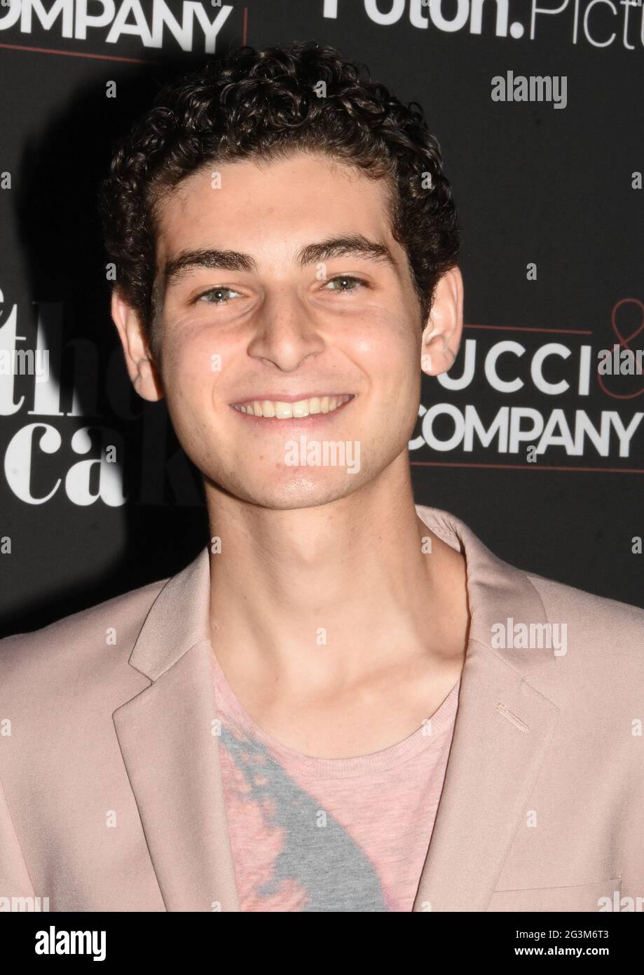 David Mazouz 2022