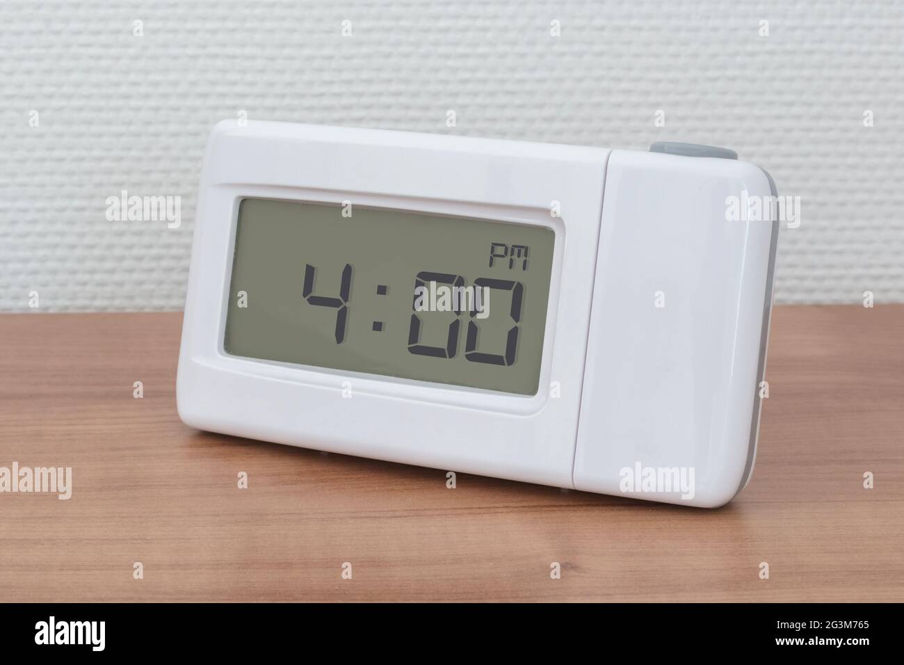 Clock radio - Time - 04.00 PM Stock Photo - Alamy