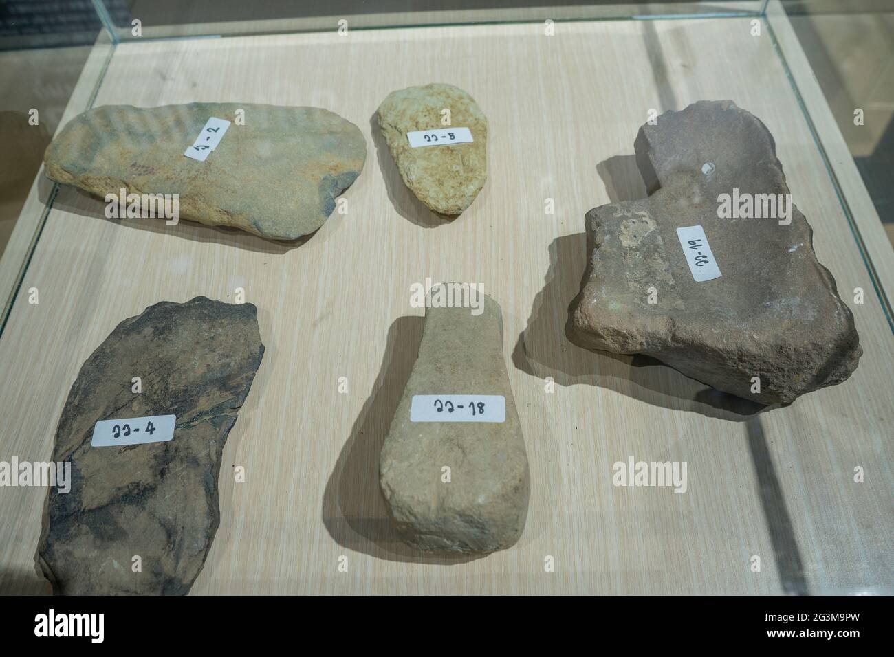 Stone age hand axe paleolithic hi-res stock photography and images - Alamy