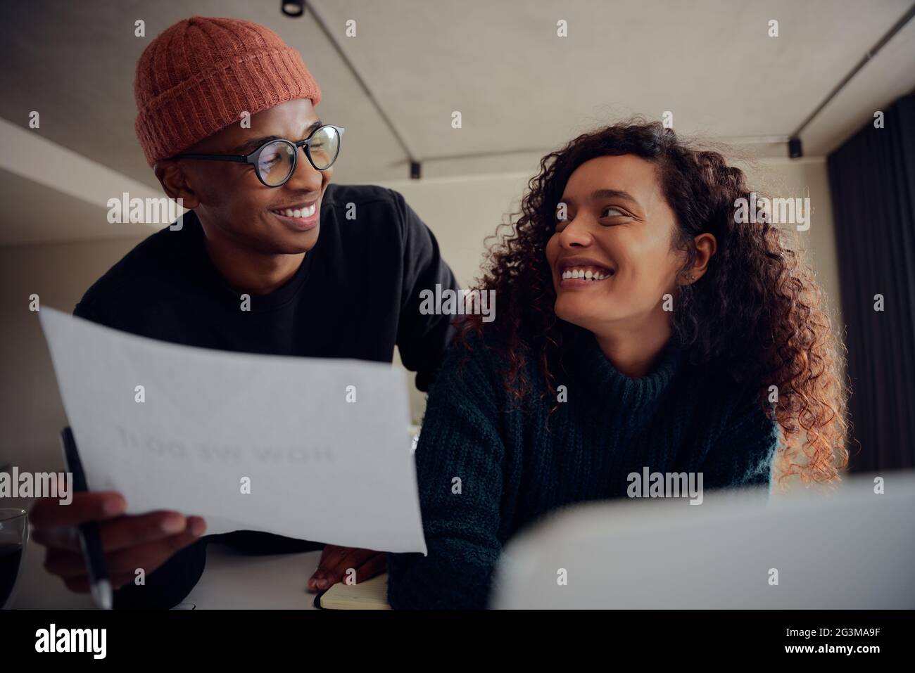 American finance family hi-res stock photography and images - Alamy