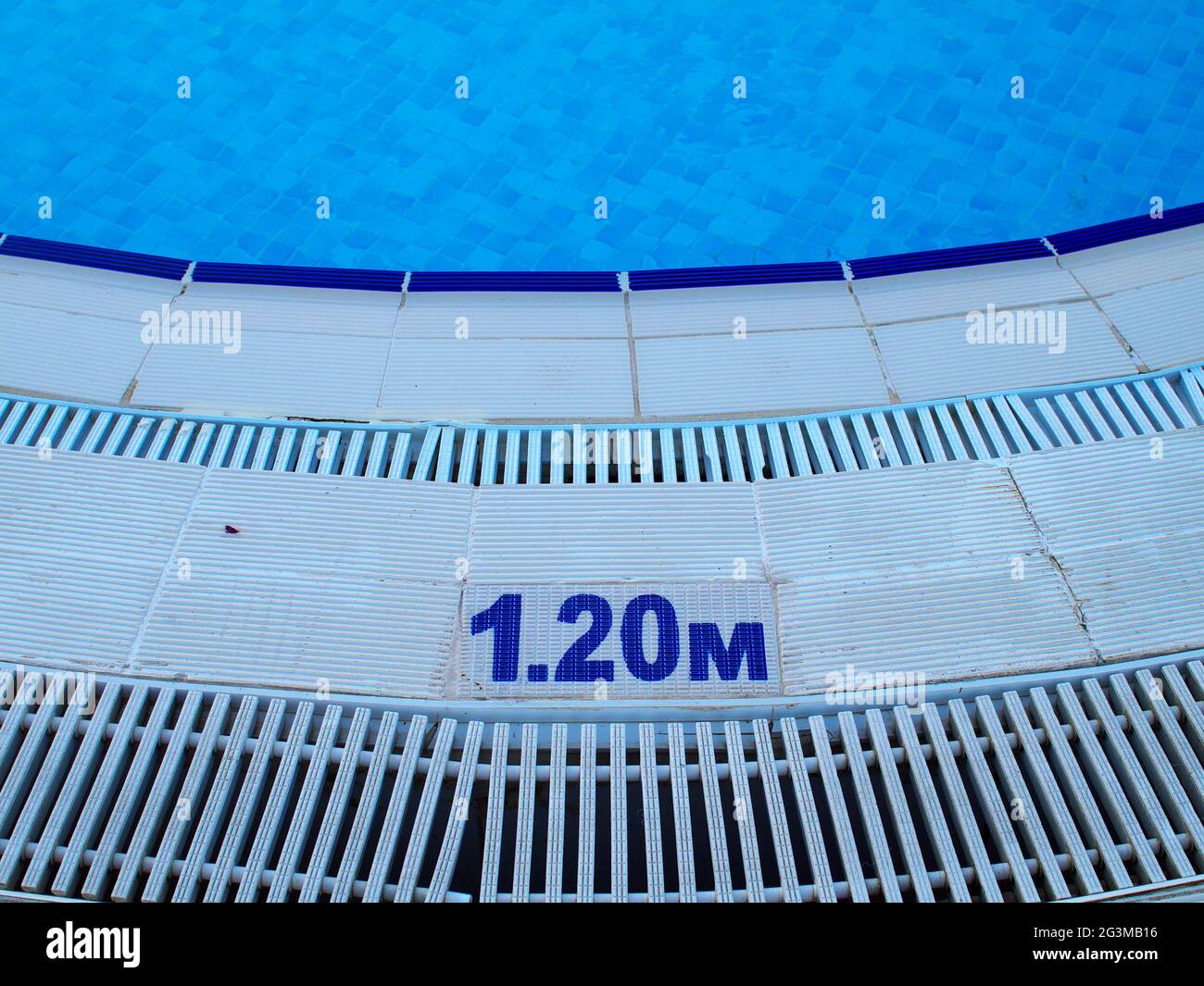 swimming pool depth marker Stock Photo - Alamy swimming pool depth marker Stock Photo - Alamy
