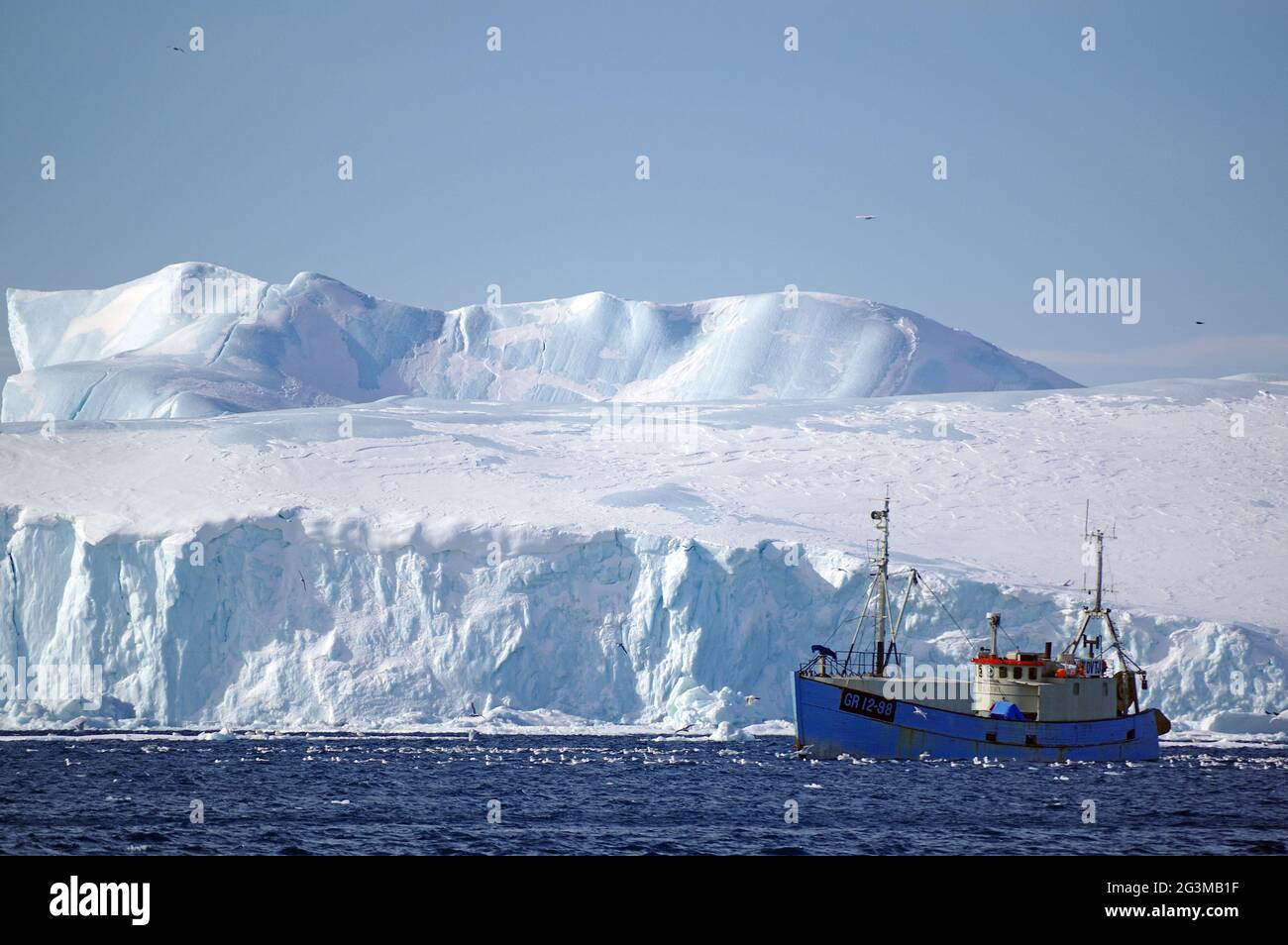 Vessel front hi-res stock photography and images - Alamy