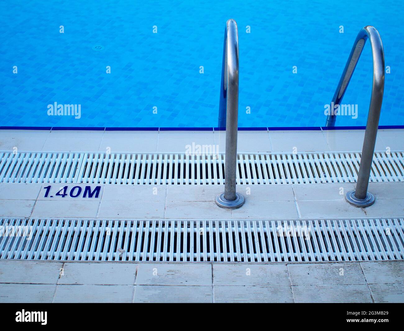 Pool depth marker hi-res stock photography and images - Alamy