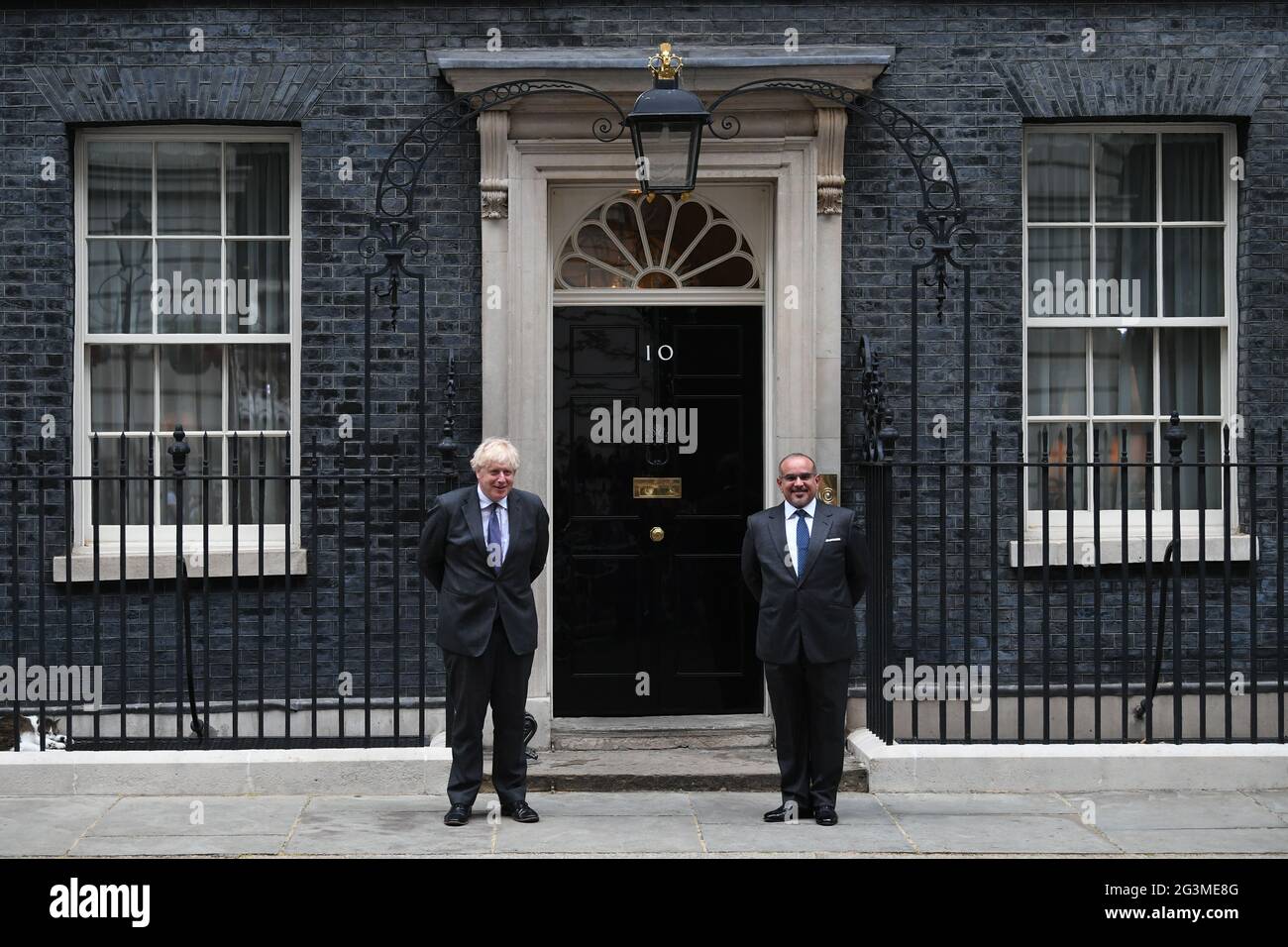 Prime Minister Boris Johnson (left) welcomes the Prime Minister of ...