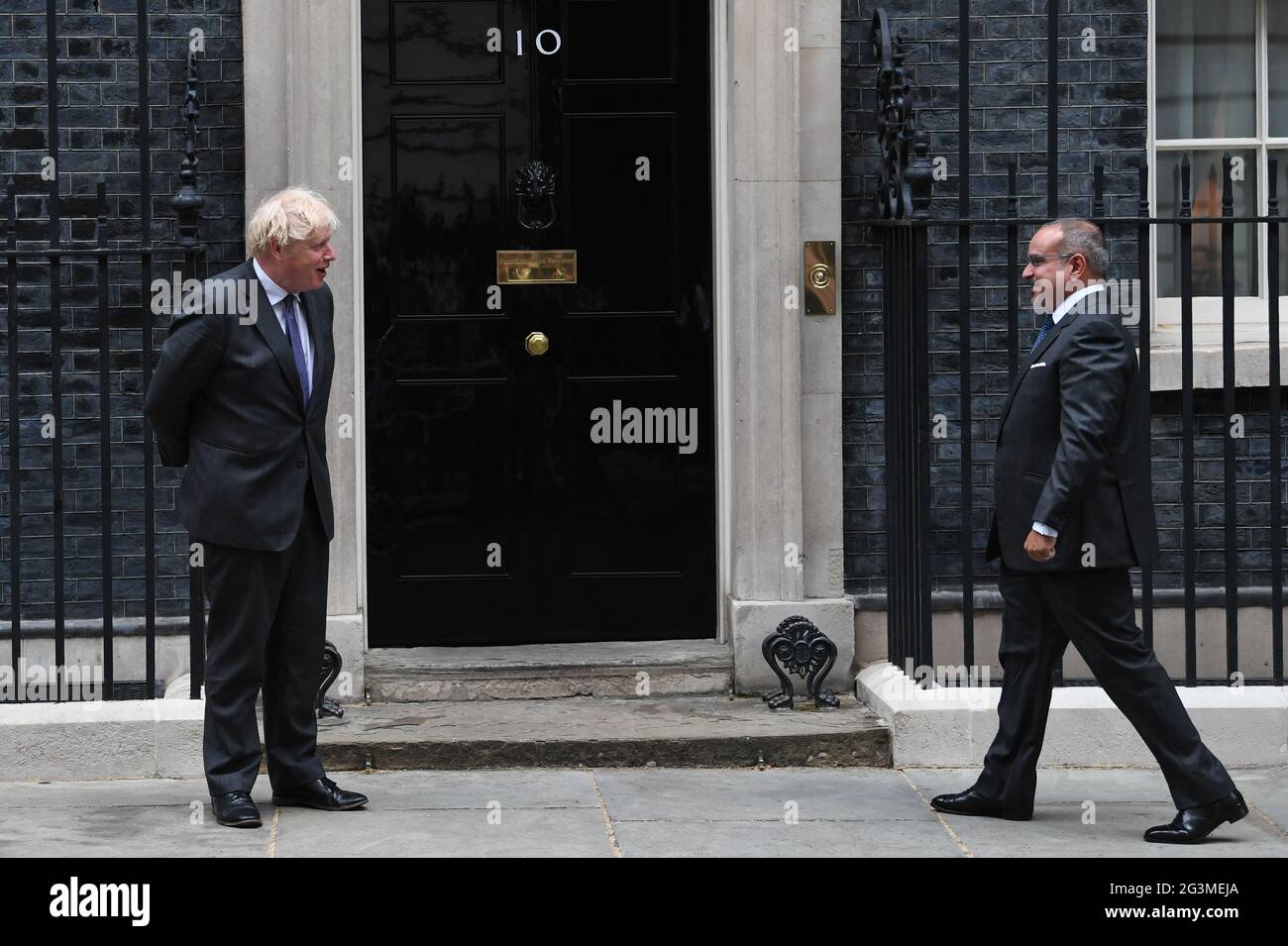 Prime Minister Boris Johnson welcomes the Prime Minister of Bahrain ...