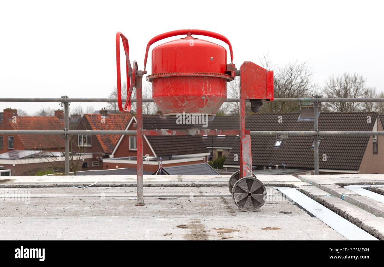 Building site with house under construction - Keeping everything in ...