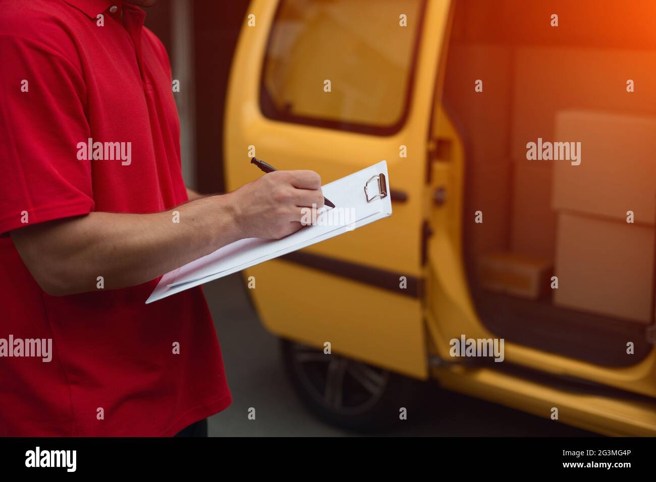 Dhl delivery man hi-res stock photography and images - Alamy