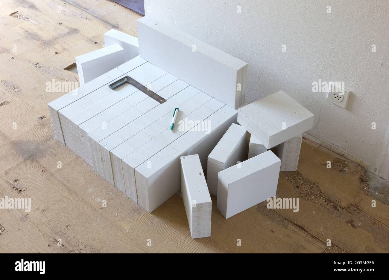 Building a small wall with lightweight concrete blocks Stock Photo - Alamy