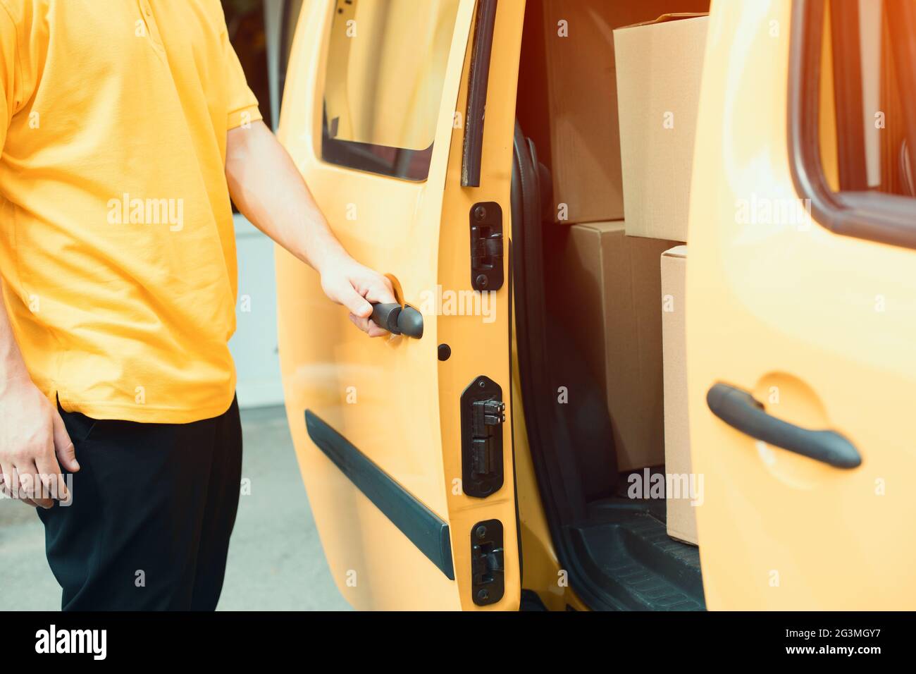 Delivery van man hi-res stock photography and images - Alamy
