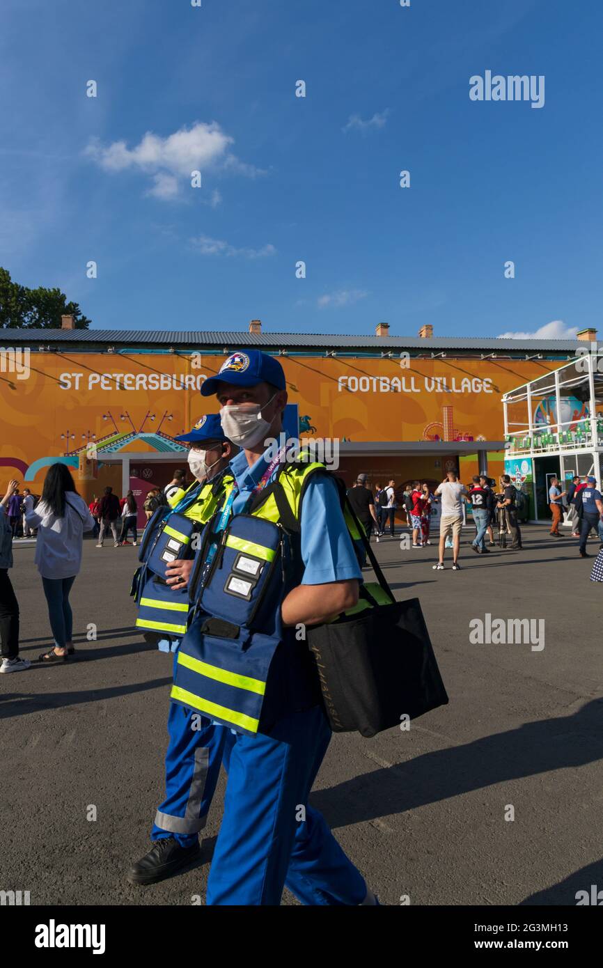 Paramedic uniform hi-res stock photography and images - Alamy