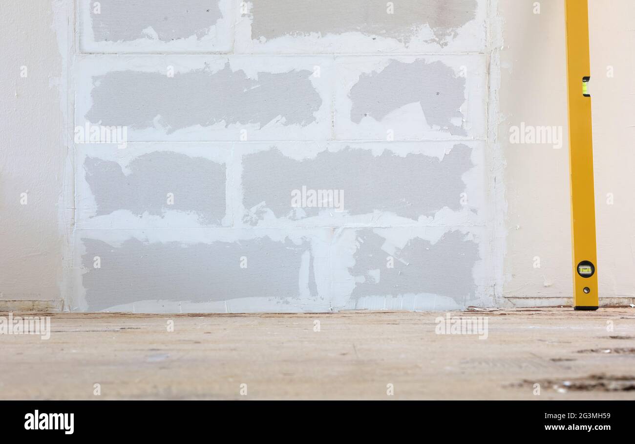 Building a small wall with lightweight concrete blocks Stock Photo - Alamy