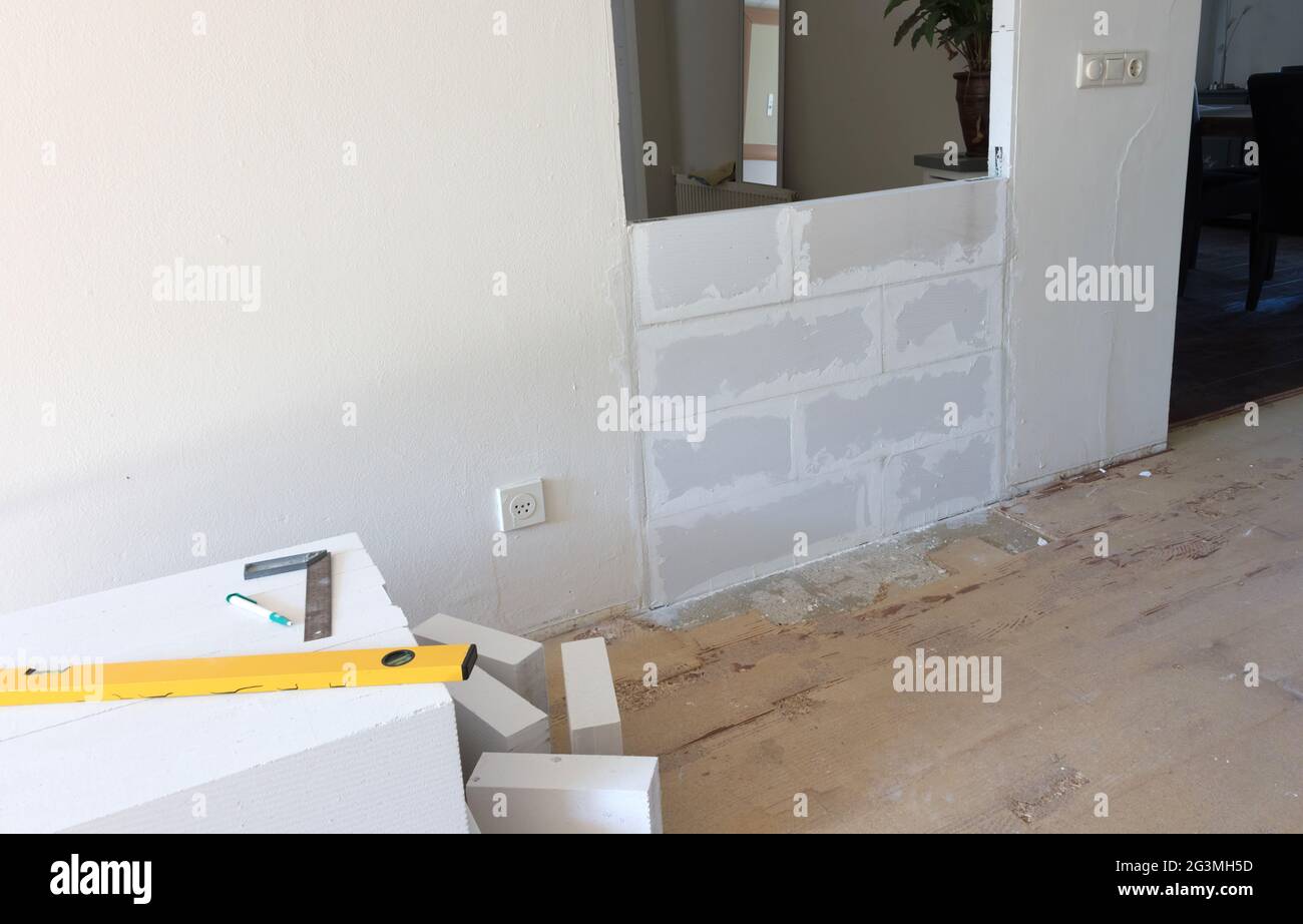 Building a small wall with lightweight concrete blocks Stock Photo - Alamy