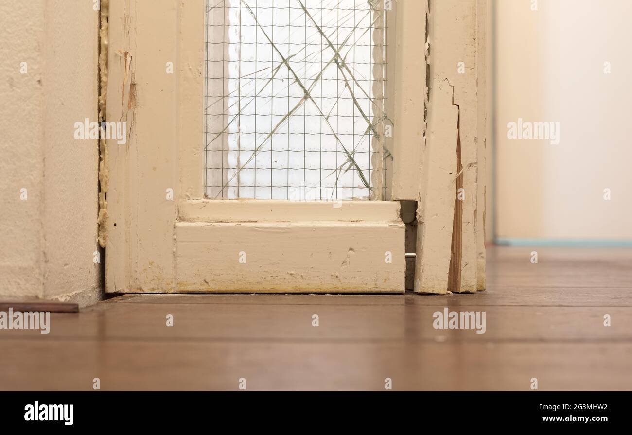 Broken safety glass Stock Photo - Alamy