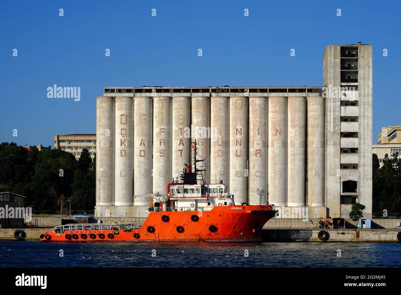 Ship in front of a Port Silo Stock Photo - Alamy