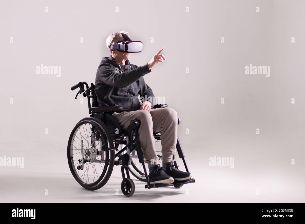 Disabled man wearing VR glasses Stock Photo - Alamy