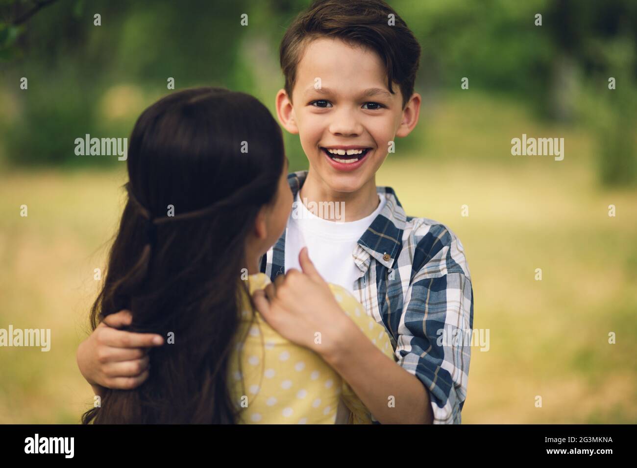 Little kids hugging Stock Photo - Alamy