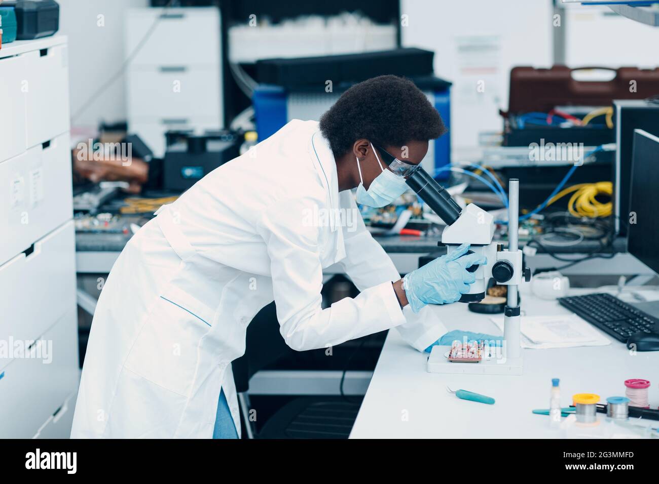 Lab tech microscope mask hi-res stock photography and images - Alamy