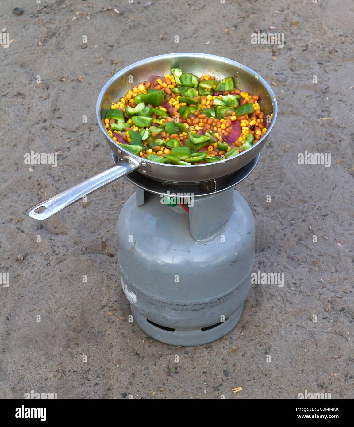 Cooking in the desert Stock Photo - Alamy