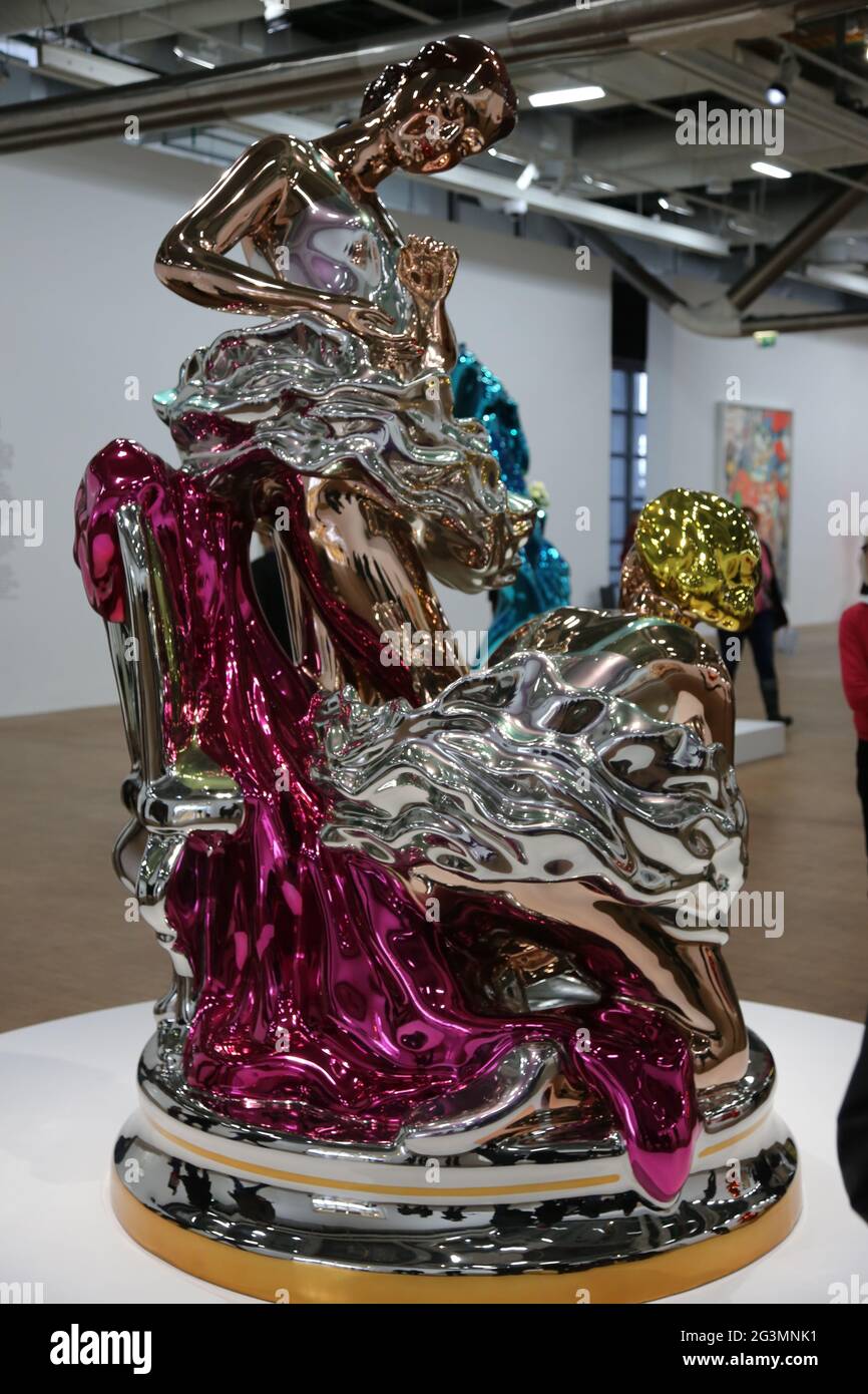 FRANCE. PARIS (75) CENTRE POMPIDOU (BEAUBOURG CENTER). JEFF KOONS ...