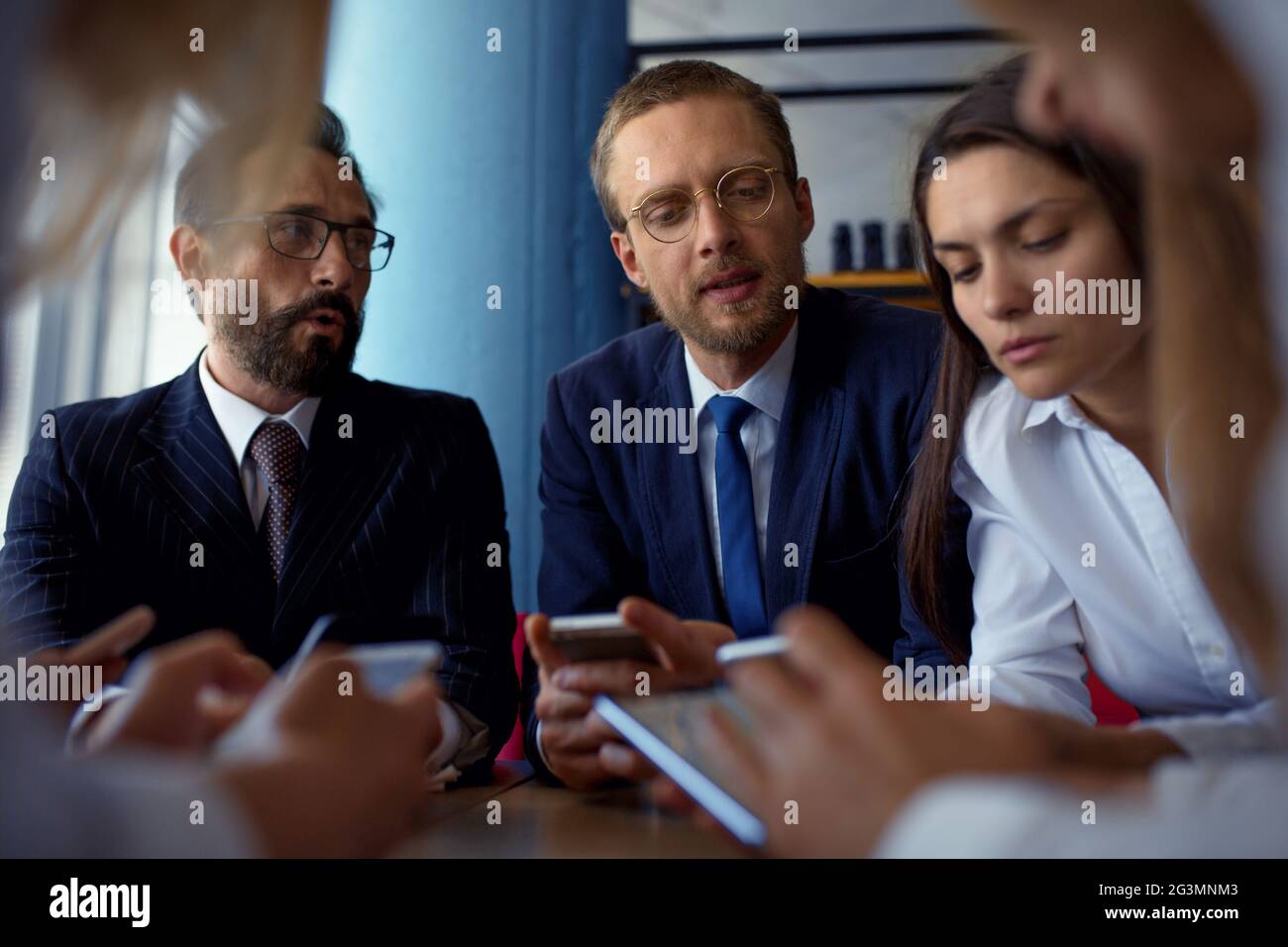Cell businesspeople hi-res stock photography and images - Alamy