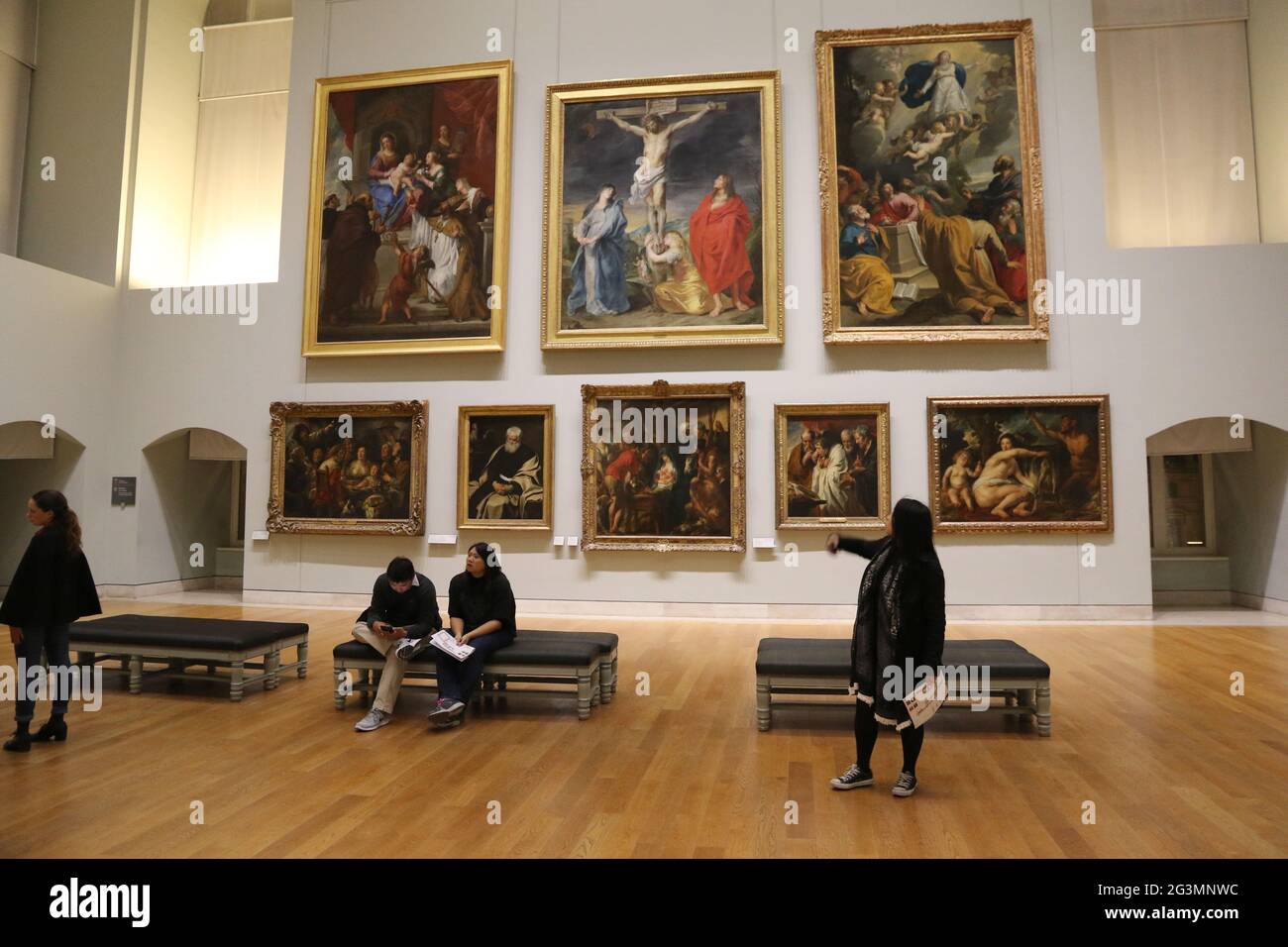 Louvre museum paintings room hi-res stock photography and images - Alamy