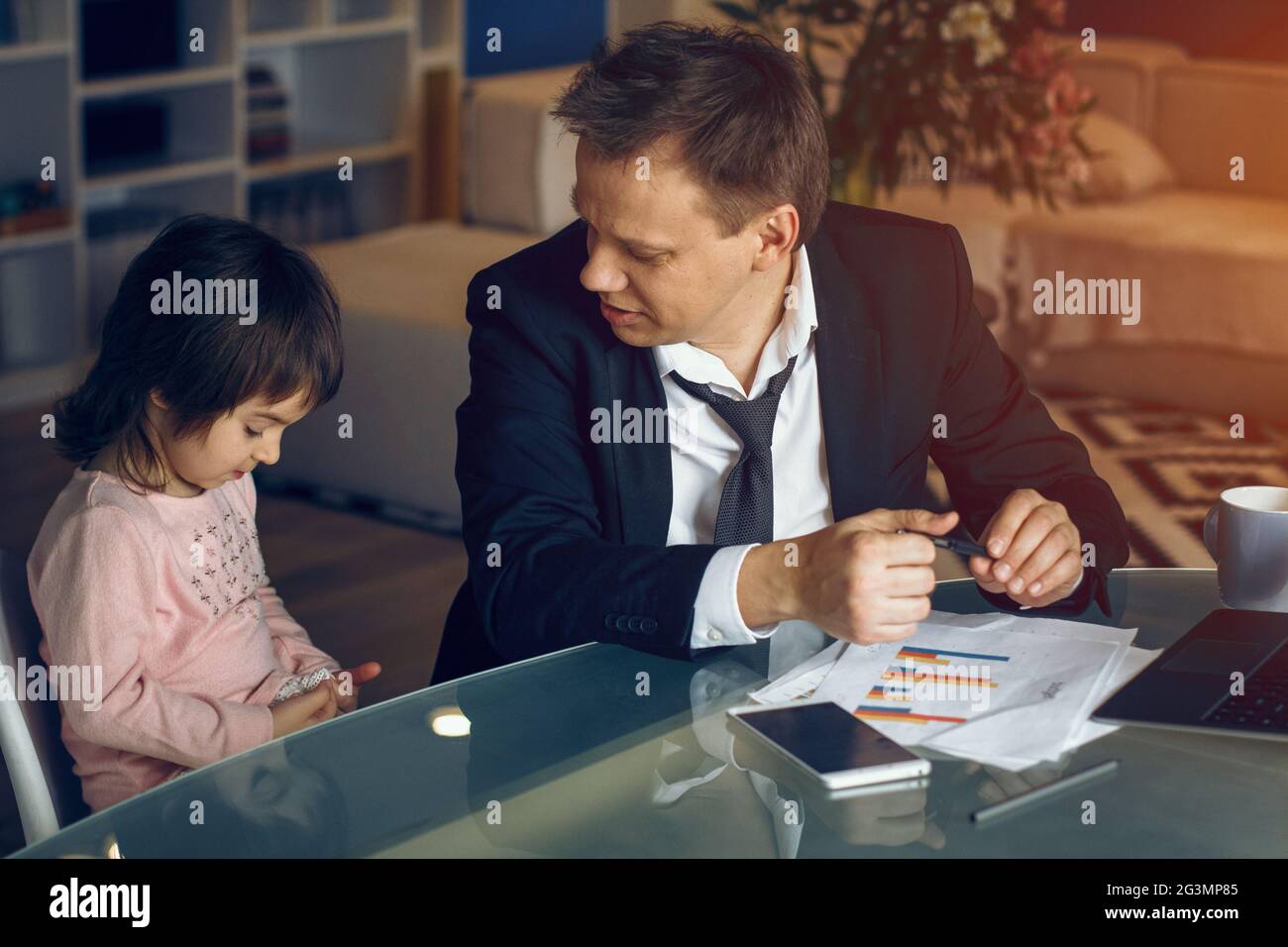 Working dad hi-res stock photography and images - Alamy