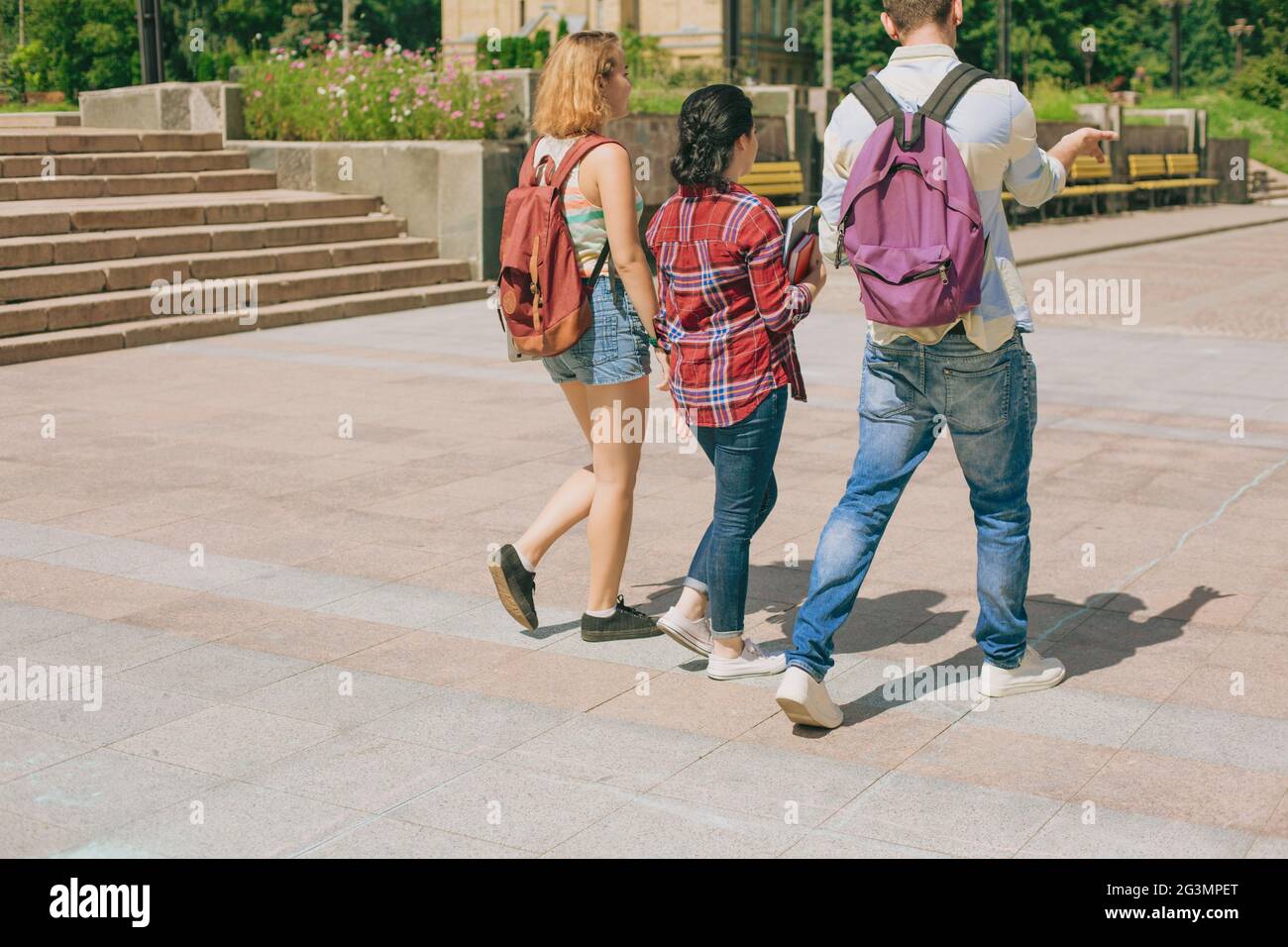 Teenage students walking together hi-res stock photography and images ...