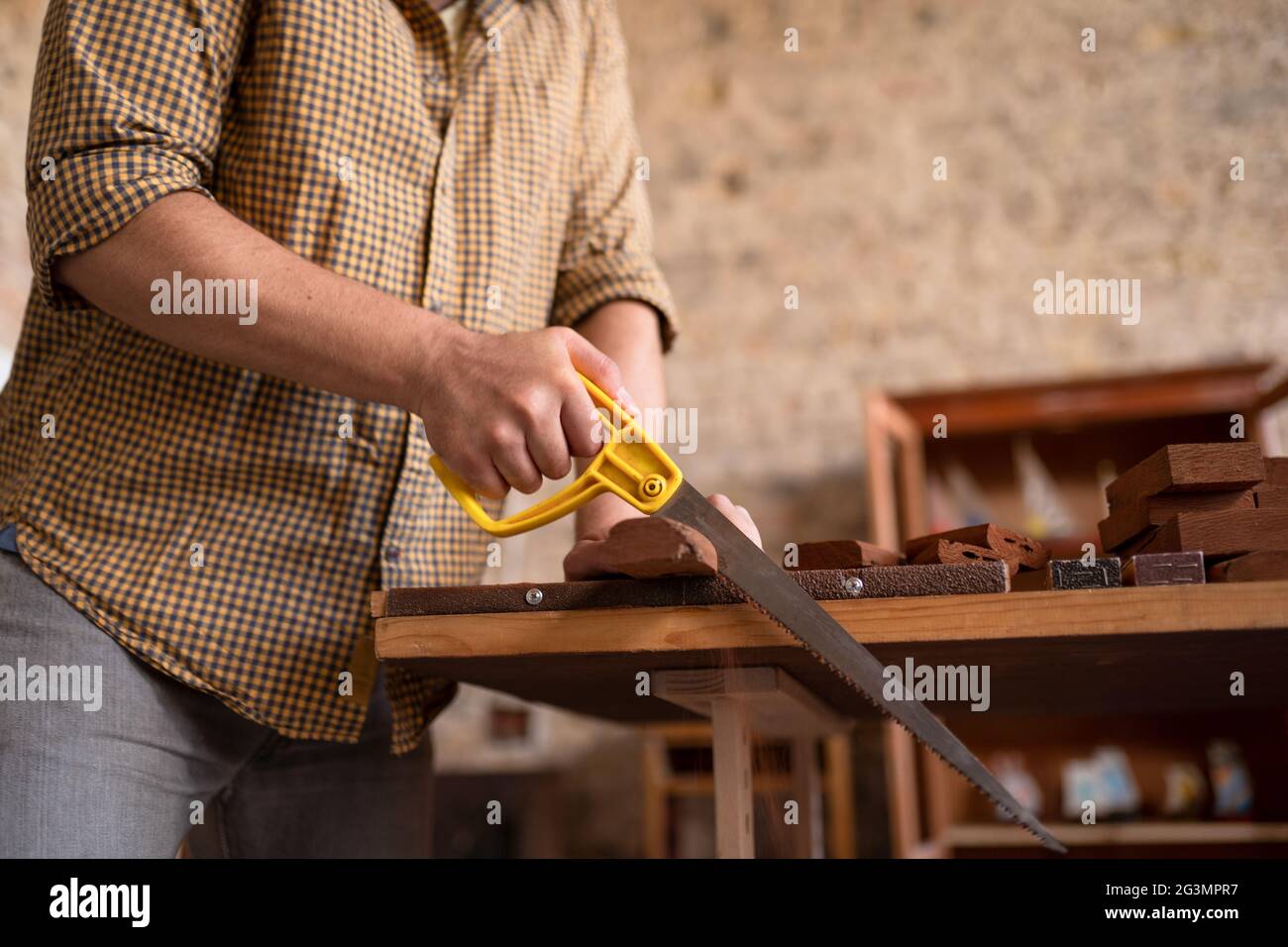 Sawing wood by hand hi-res stock photography and images - Alamy