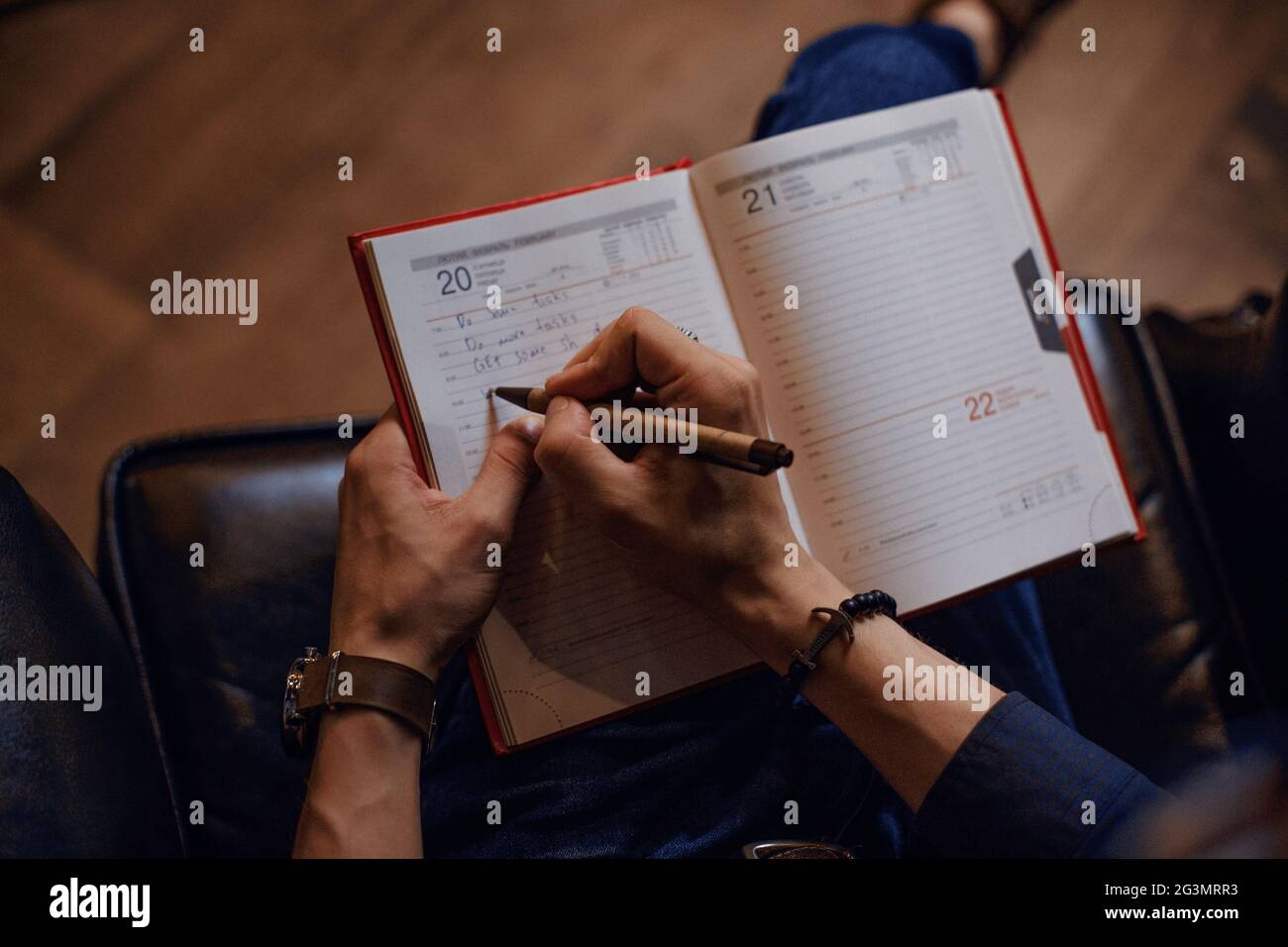 Man taking notes hi-res stock photography and images - Alamy