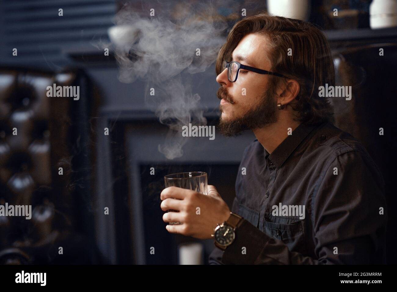Man smoking cigar dark hi-res stock photography and images - Alamy