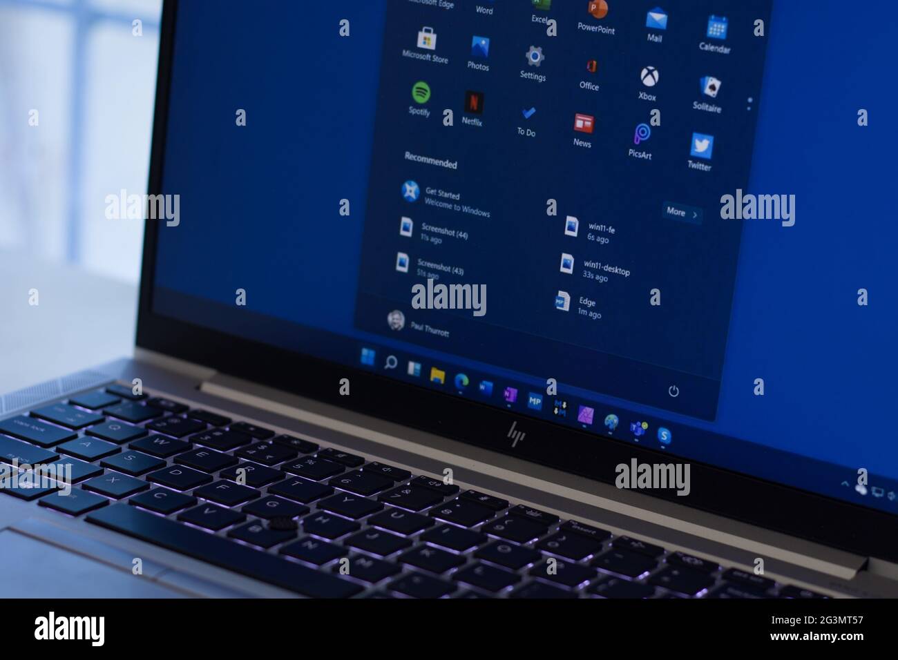 Windows 11 laptop hi-res stock photography and images - Alamy