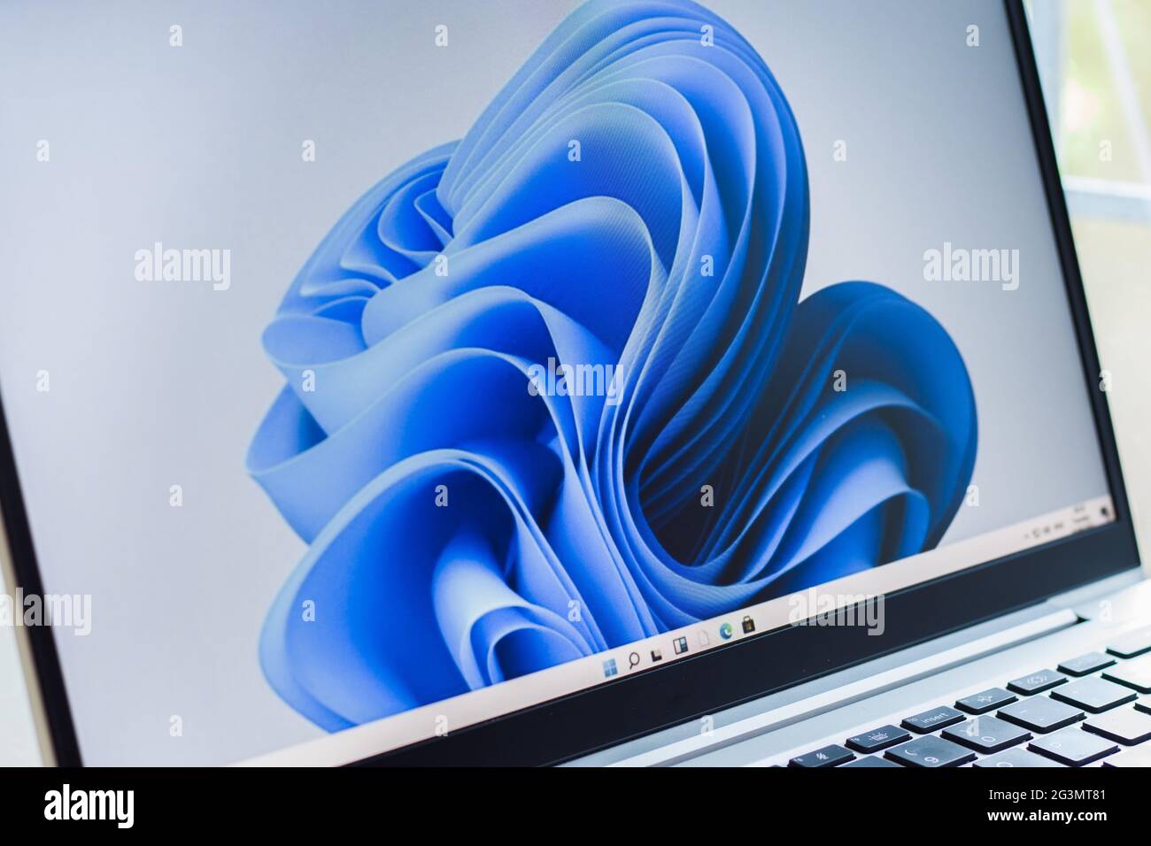 Windows 11 update hi-res stock photography and images - Alamy