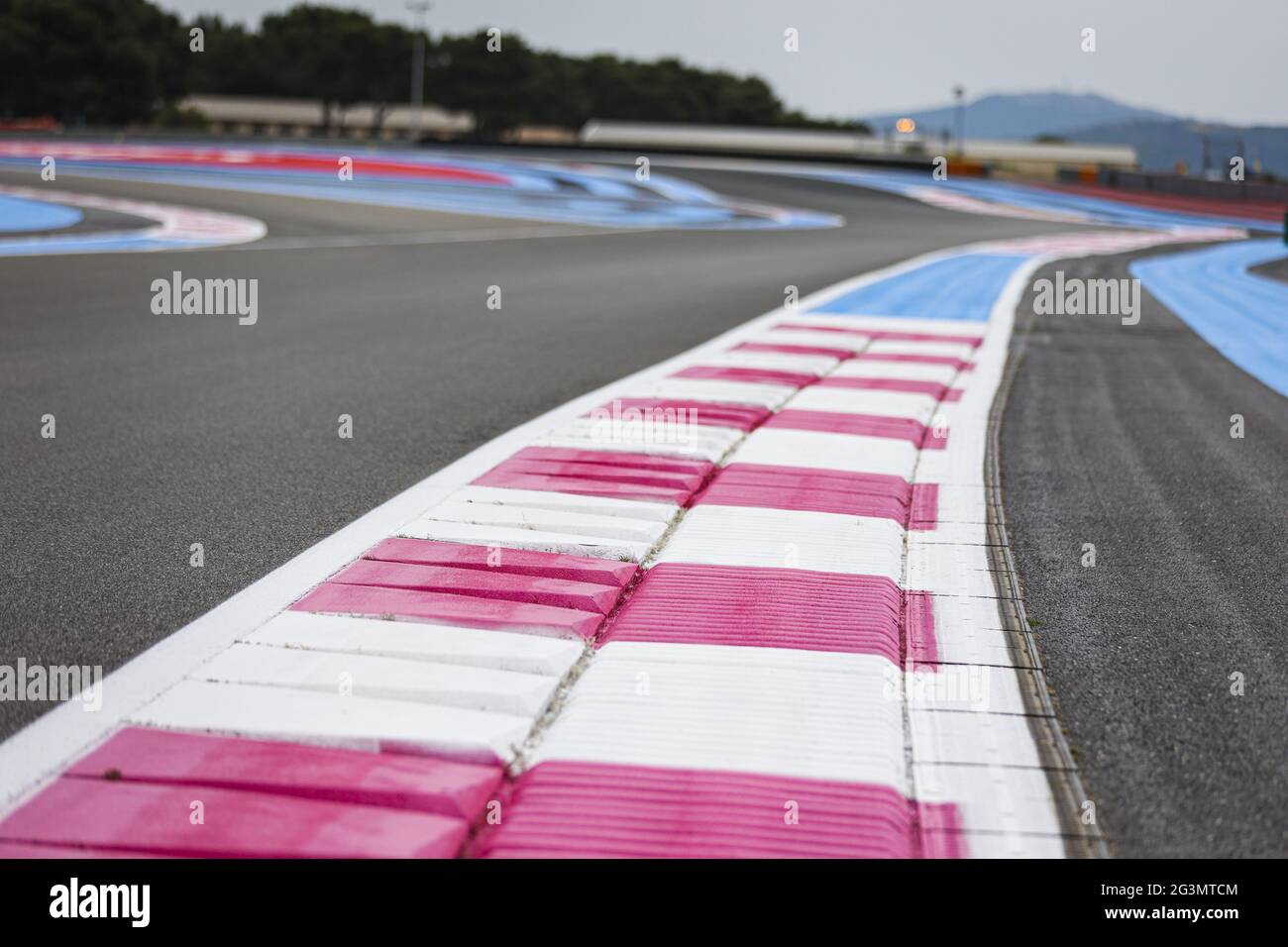 Kerb in race track hi-res stock photography and images - Alamy