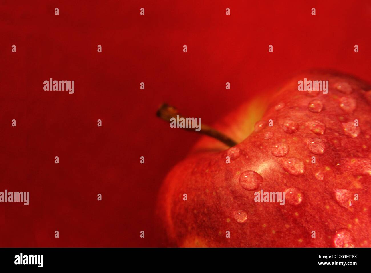 Wet apple closeup hi-res stock photography and images - Alamy