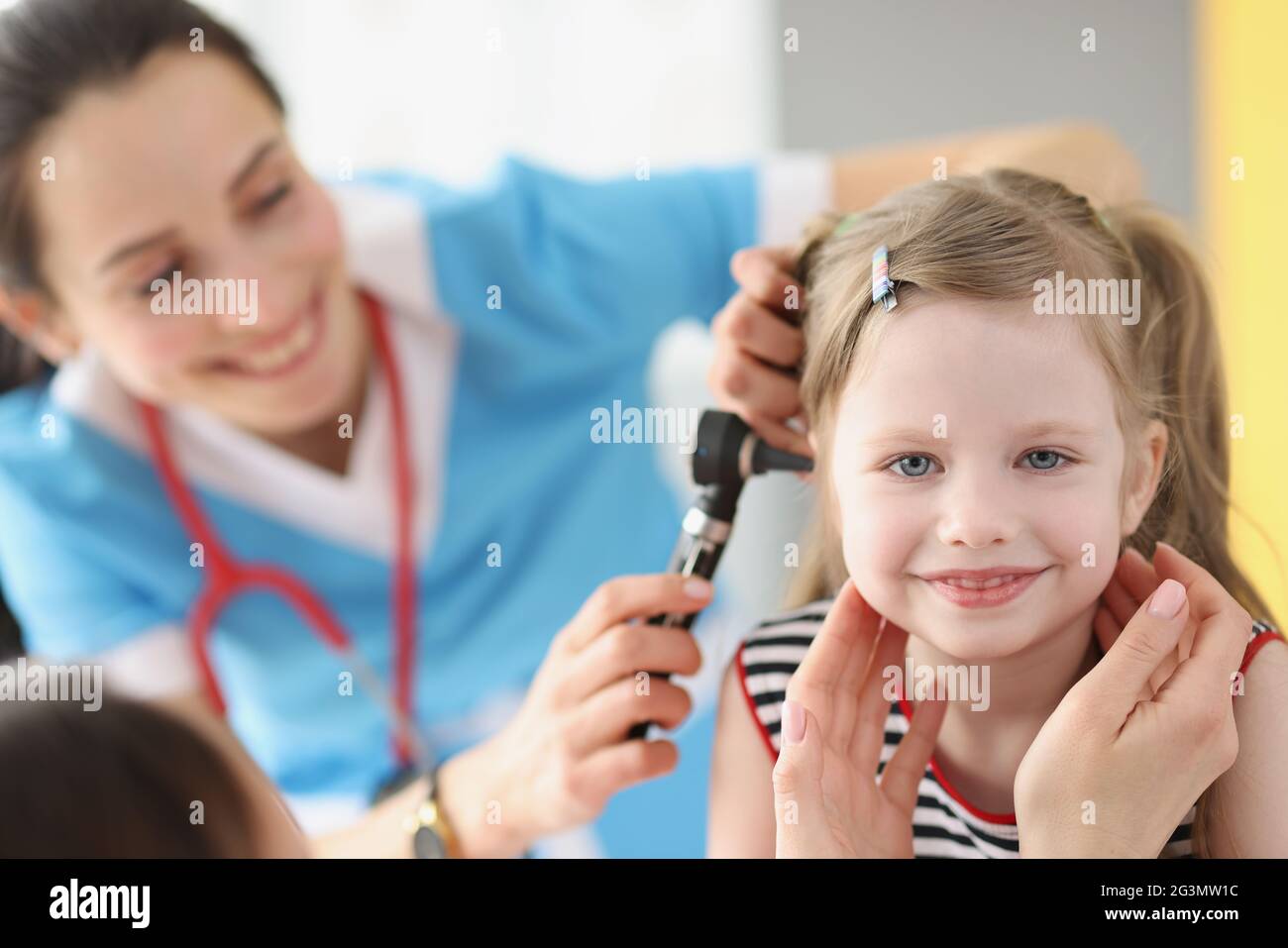 Child with otitis media attending pediatric otolaryngologist at ...